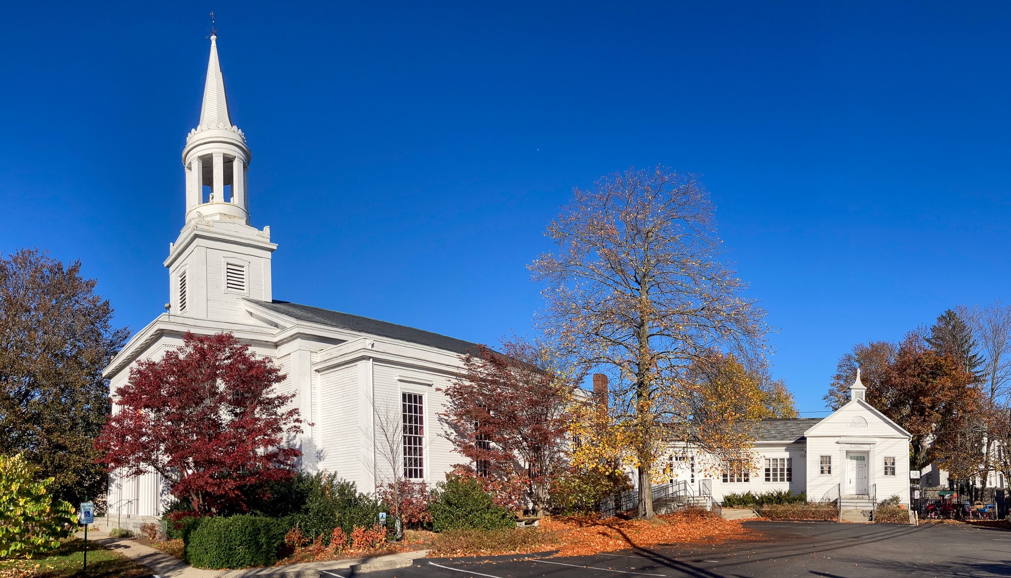 First Parish Clothing Exchange opens for the season – Waltham Times
